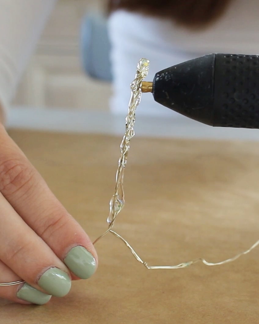 Leuchtende Pilze mit Heißkleber und Glitzer basteln